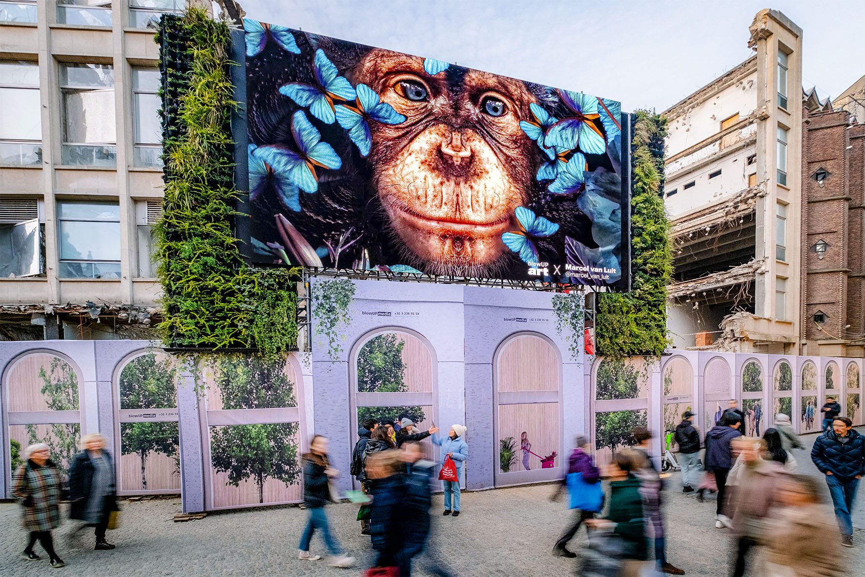 New GreenTech screen on The Meir in Antwerp - blowUP media