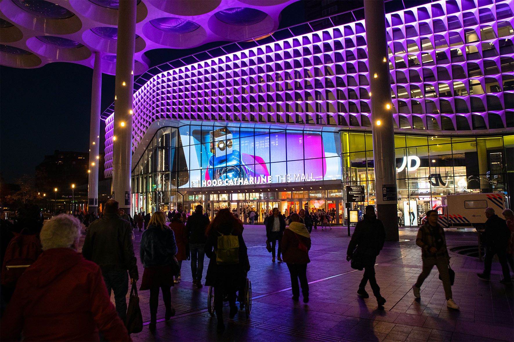 3D DOOH campaign by 12-year-old creative director - blowUP media